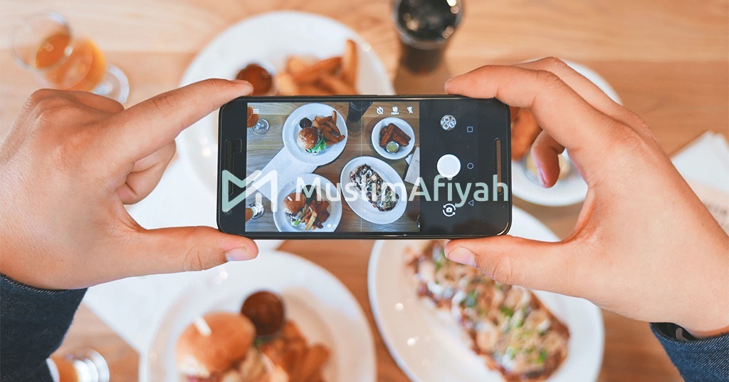 Berlebihan Pamer Di Sosmed, Bisa Jadi Sedang Tidak Bahagia di Dunia ...